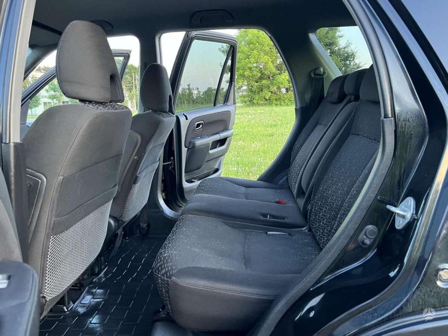 Black Honda CR-V 2006 in Vilnius, with an engine capacity of 2.20 L and mileage of 350 thousand km for 1850 €, photo 28 on AUTOMOTO.COM.LV