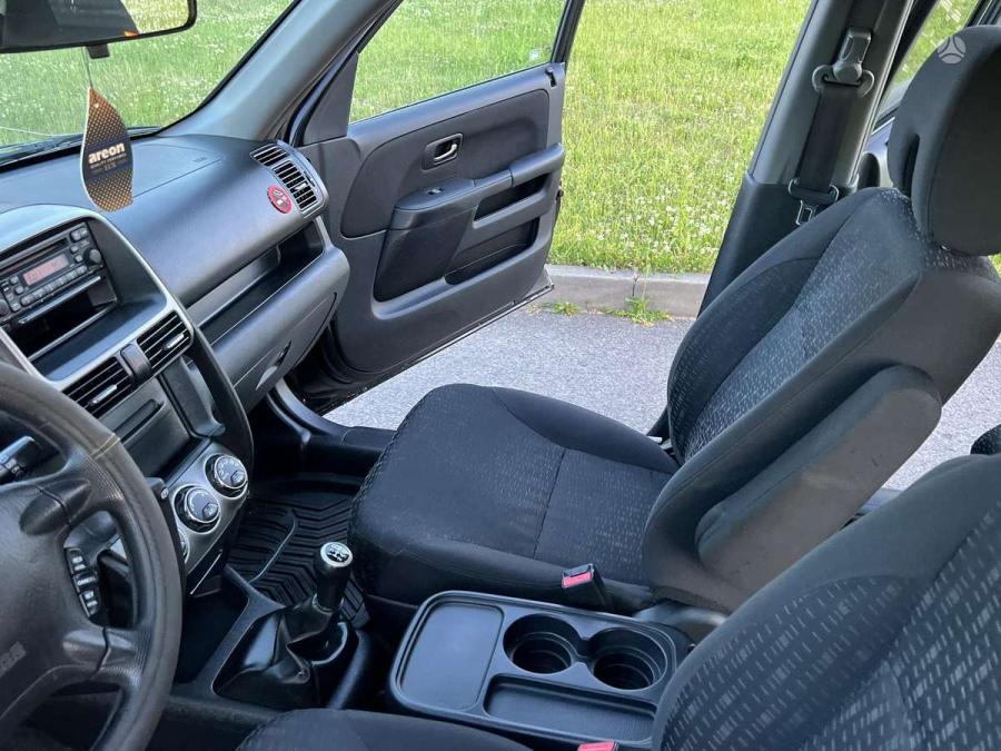 Black Honda CR-V 2006 in Vilnius, with an engine capacity of 2.20 L and mileage of 350 thousand km for 1850 €, photo 32 on AUTOMOTO.COM.LV