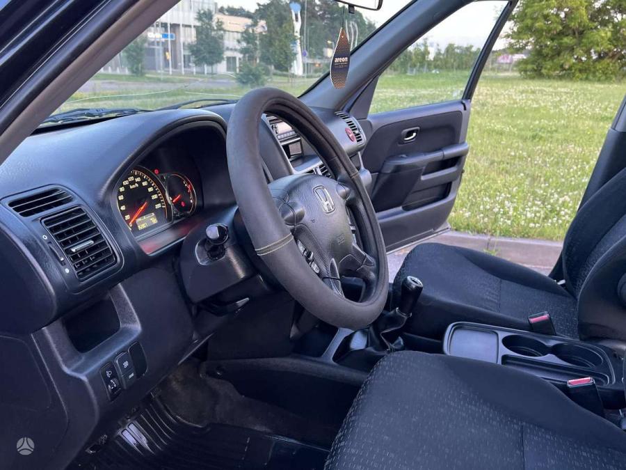 Black Honda CR-V 2006 in Vilnius, with an engine capacity of 2.20 L and mileage of 350 thousand km for 1850 €, photo 33 on AUTOMOTO.COM.LV