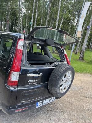 Melns Honda CR-V 2006 Rēzekne, ar dzinēja tilpumu 2.20 L un nobraukumu 245 tūkst. km par 1600 €, foto 5 vietnē AUTOMOTO.COM.LV