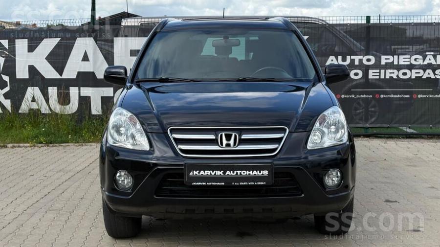 Black Honda CR-V 2006 in Liepaja, with an engine capacity of 2.20 L and mileage of 270 thousand km for 4150 €, photo 1 on AUTOMOTO.COM.LV