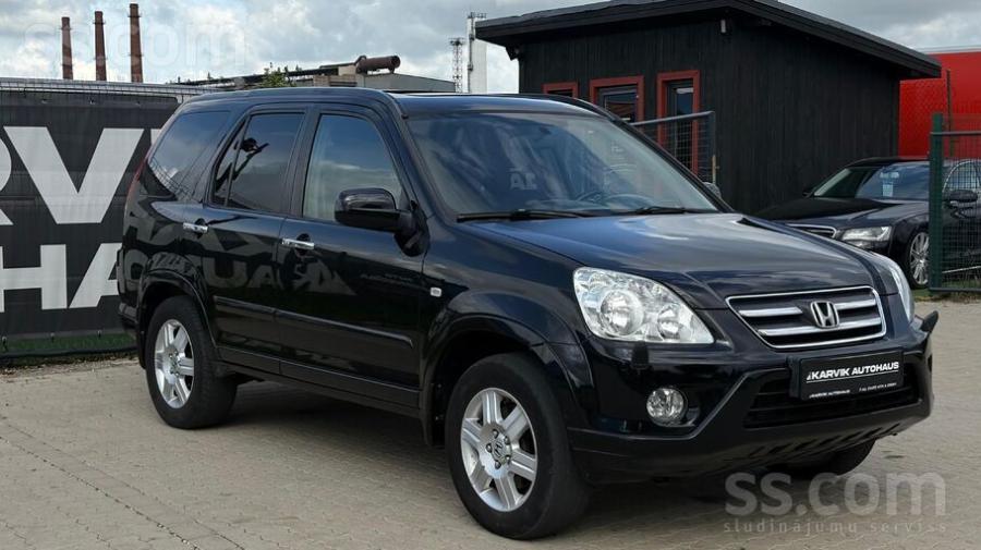 Black Honda CR-V 2006 in Liepaja, with an engine capacity of 2.20 L and mileage of 270 thousand km for 4150 €, photo 3 on AUTOMOTO.COM.LV