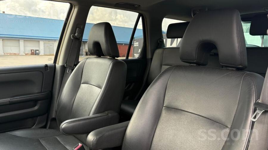 Black Honda CR-V 2006 in Liepaja, with an engine capacity of 2.20 L and mileage of 270 thousand km for 4150 €, photo 11 on AUTOMOTO.COM.LV