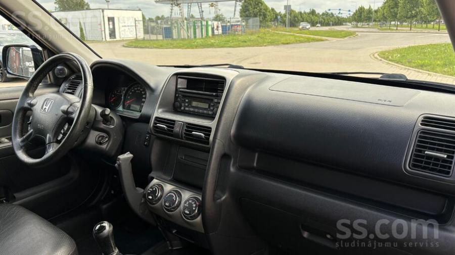 Black Honda CR-V 2006 in Liepaja, with an engine capacity of 2.20 L and mileage of 270 thousand km for 4150 €, photo 17 on AUTOMOTO.COM.LV