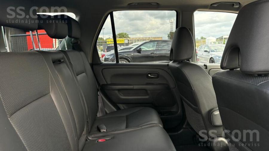 Black Honda CR-V 2006 in Liepaja, with an engine capacity of 2.20 L and mileage of 270 thousand km for 4150 €, photo 24 on AUTOMOTO.COM.LV