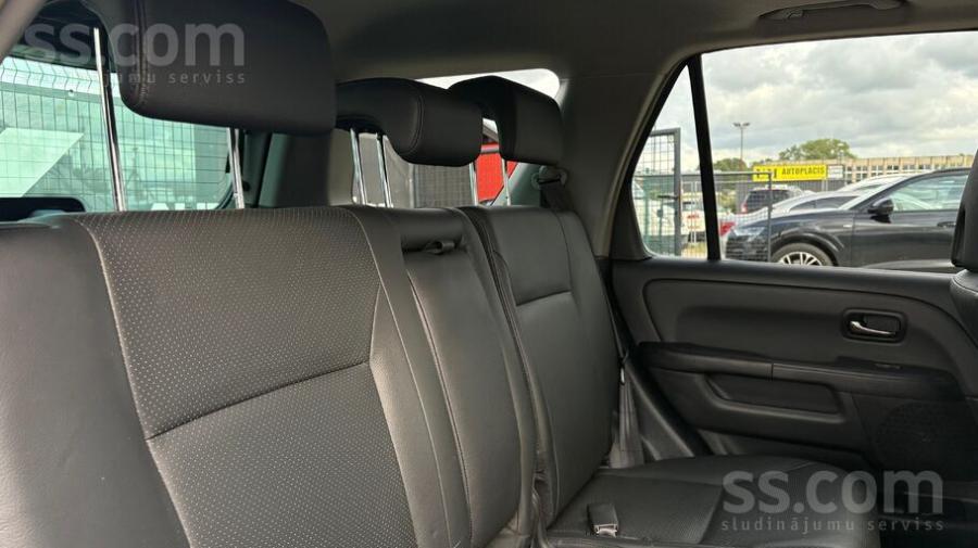 Black Honda CR-V 2006 in Liepaja, with an engine capacity of 2.20 L and mileage of 270 thousand km for 4150 €, photo 25 on AUTOMOTO.COM.LV