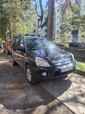 Black Honda CR-V 2006 in Riga, with an engine capacity of 2.00 L and mileage of 274 thousand km for 1400 €, photo 4 on AUTOMOTO.COM.LV
