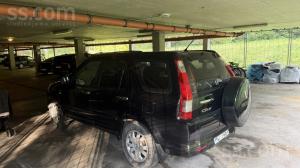 Black Honda CR-V 2006 in Riga, with an engine capacity of 2.00 L and mileage of 280 thousand km for 2650 €, photo 4 on AUTOMOTO.COM.LV