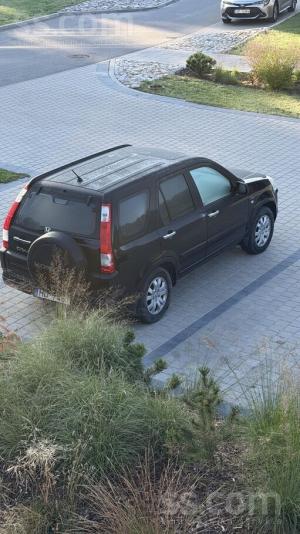 Black Honda CR-V 2006 in Riga, with an engine capacity of 2.00 L and mileage of 280 thousand km for 2650 €, photo 8 on AUTOMOTO.COM.LV