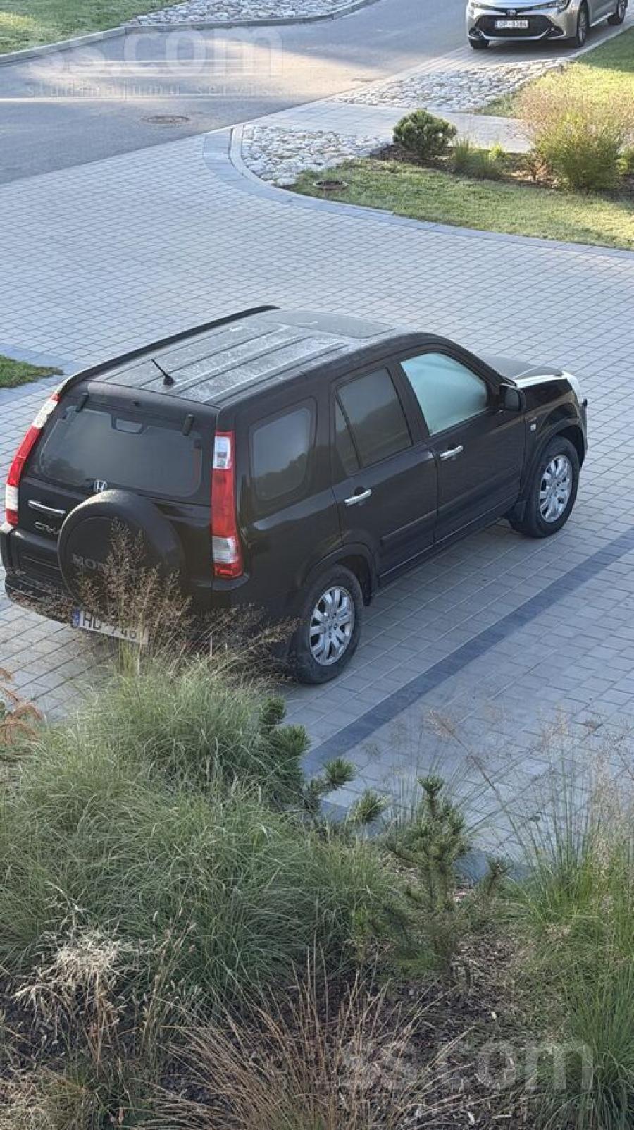 Black Honda CR-V 2006 in Riga, with an engine capacity of 2.00 L and mileage of 280 thousand km for 2650 €, photo 8 on AUTOMOTO.COM.LV