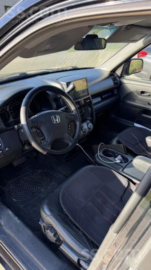Black Honda CR-V 2006 in Riga, with an engine capacity of 2.00 L and mileage of 280 thousand km for 2650 €, photo 9 on AUTOMOTO.COM.LV