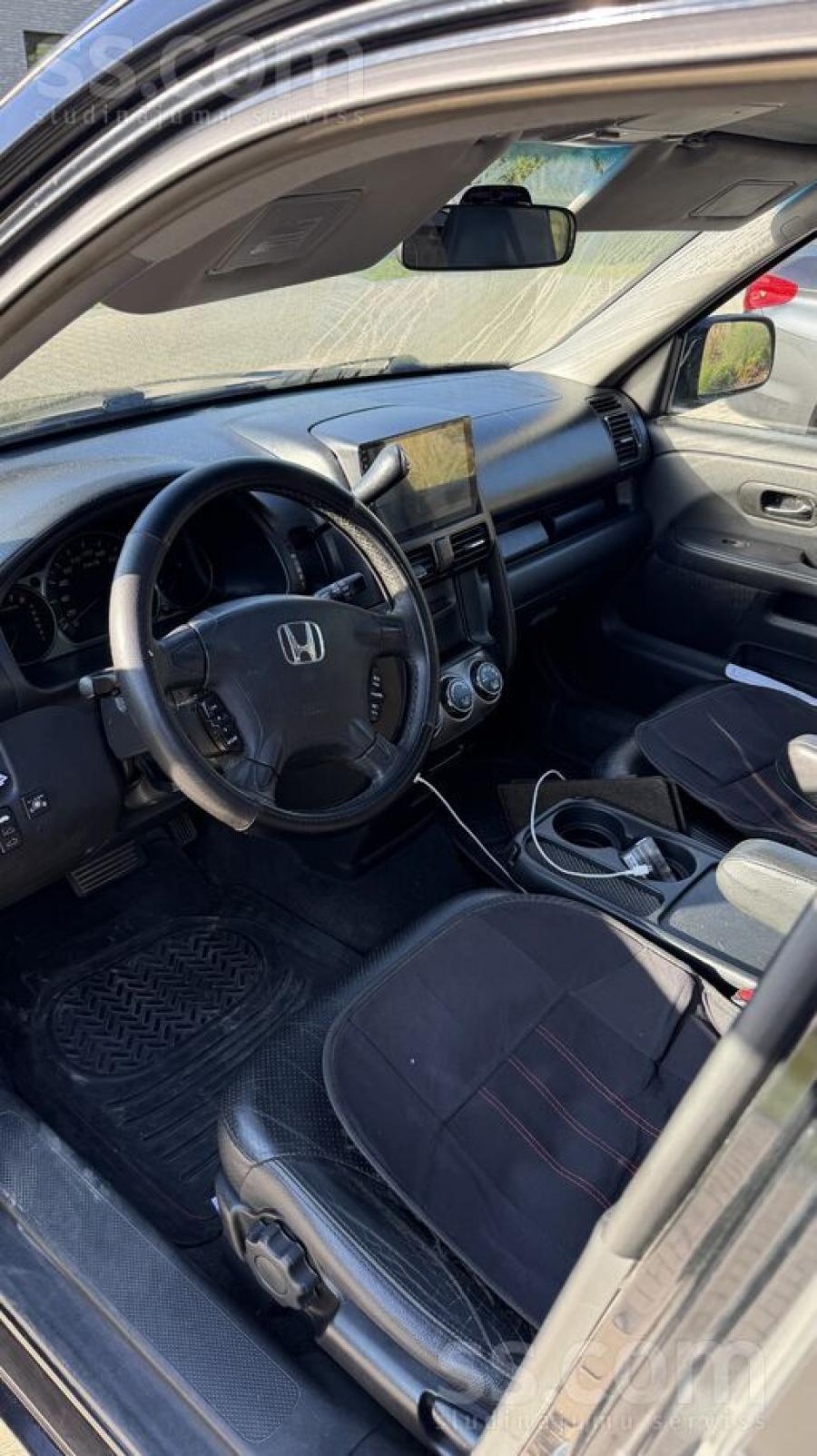 Black Honda CR-V 2006 in Riga, with an engine capacity of 2.00 L and mileage of 280 thousand km for 2650 €, photo 9 on AUTOMOTO.COM.LV