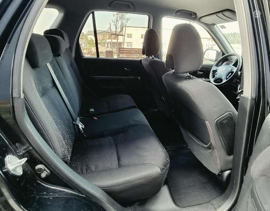 Black Honda CR-V 2006 in Vilnius, with an engine capacity of 2.20 L and mileage of 248 thousand km for 4850 €, photo 15 on AUTOMOTO.COM.LV
