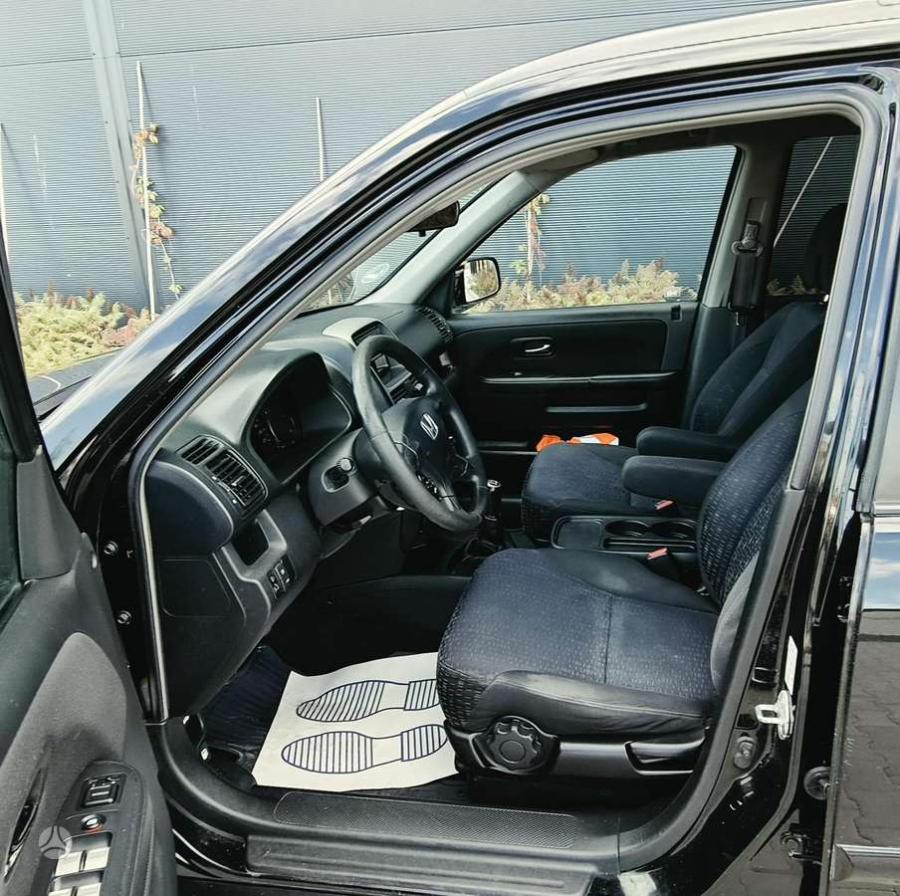 Black Honda CR-V 2006 in Vilnius, with an engine capacity of 2.20 L and mileage of 248 thousand km for 4850 €, photo 18 on AUTOMOTO.COM.LV