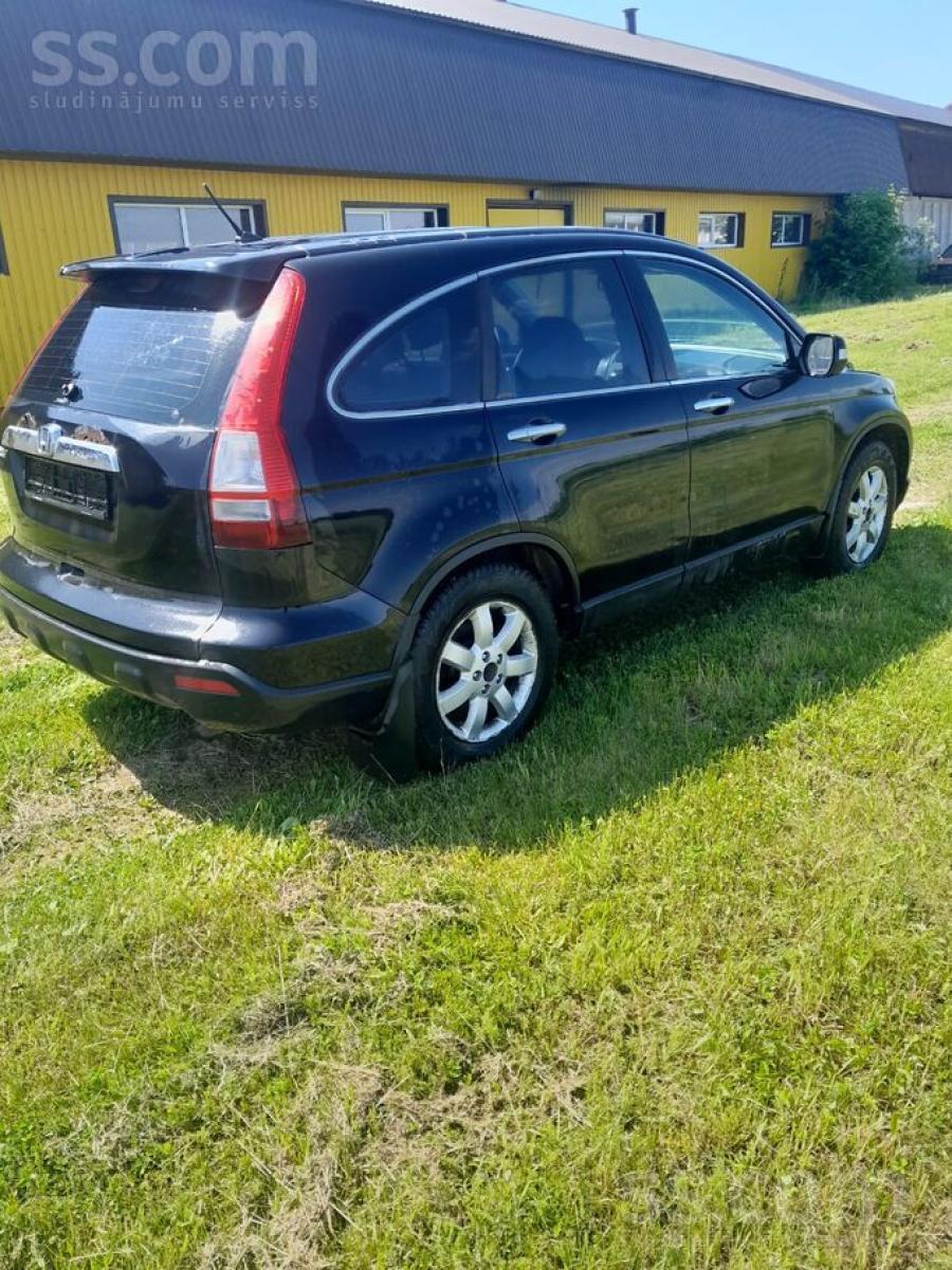 Black Honda CR-V 2007 in Jelgava, with an engine capacity of 2.20 L and mileage of 337 thousand km for 1600 €, photo 2 on AUTOMOTO.COM.LV