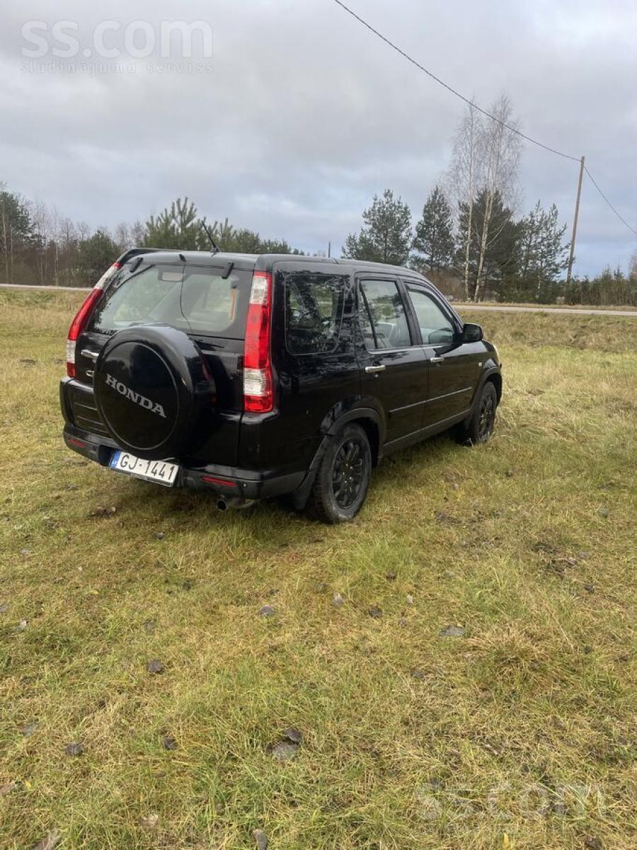 Melns Honda CR-V 2007 Jelgava, ar dzinēja tilpumu 2.00 L un nobraukumu 347 tūkst. km par 1200 €, foto 3 vietnē AUTOMOTO.COM.LV