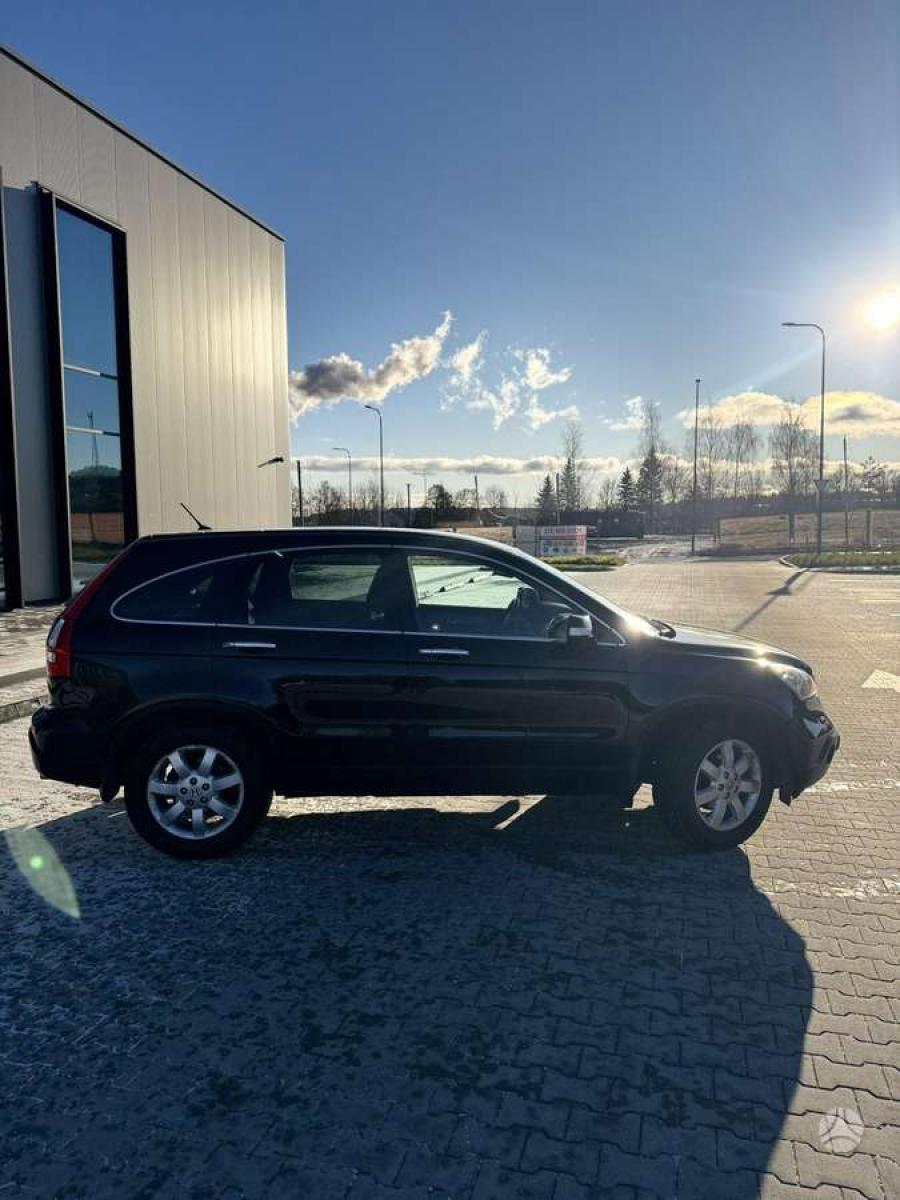 Black Honda CR-V 2007 in Vilnius, with an engine capacity of 2.00 L and mileage of 225 thousand km for 4950 €, photo 7 on AUTOMOTO.COM.LV