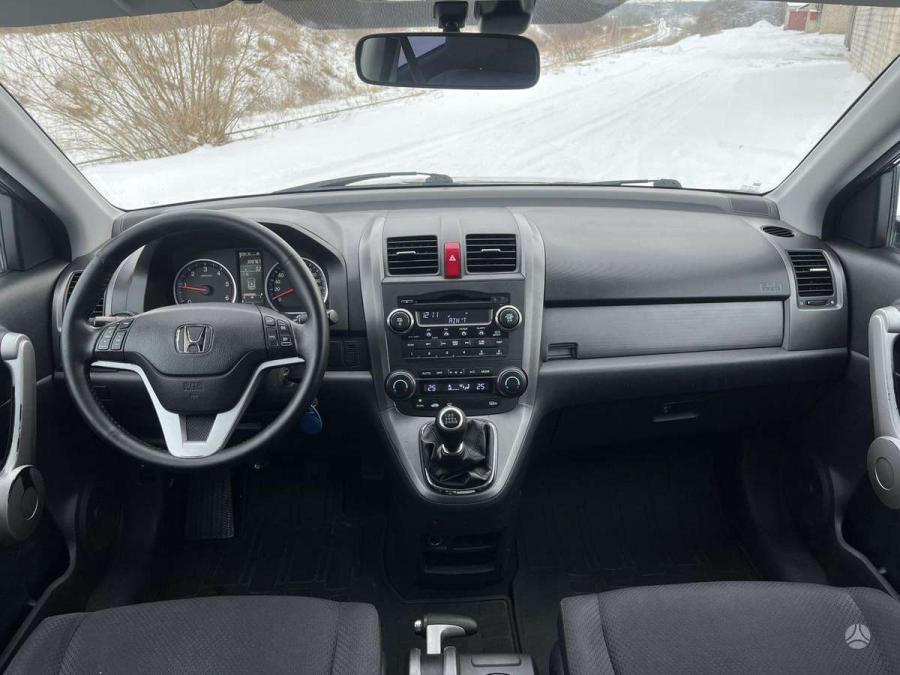 Black Honda CR-V 2007 in Jonava, with an engine capacity of 2.20 L and mileage of 309 thousand km for 4400 €, photo 25 on AUTOMOTO.COM.LV