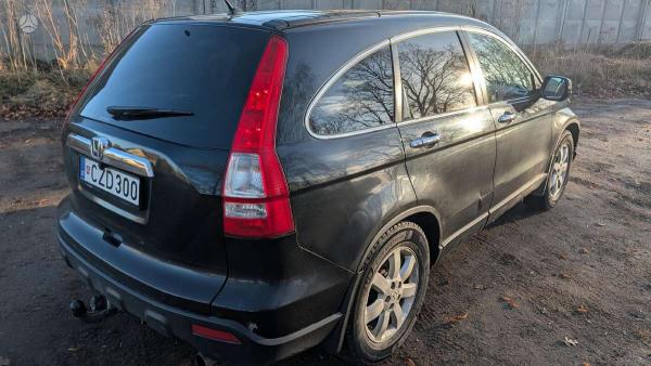 Black Honda CR-V 2007 in Siauliai, with an engine capacity of 2.00 L and mileage of 299 thousand km for 3900 €, photo 3 on AUTOMOTO.COM.LV