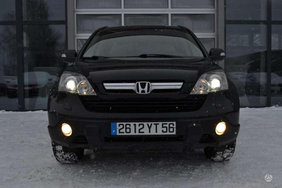 Black Honda CR-V 2007 in Vilnius, with an engine capacity of 2.20 L and mileage of 194 thousand km for 7000 €, photo 4 on AUTOMOTO.COM.LV