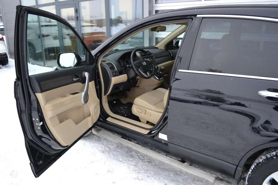 Black Honda CR-V 2007 in Vilnius, with an engine capacity of 2.20 L and mileage of 194 thousand km for 7000 €, photo 15 on AUTOMOTO.COM.LV