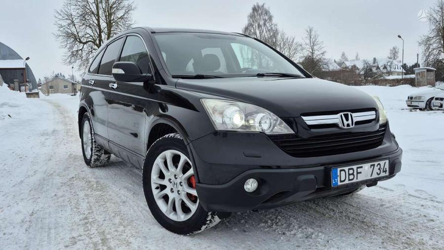 Black Honda CR-V 2007 in Utena, with an engine capacity of 2.20 L and mileage of 400 thousand km for 3890 €, photo 2 on AUTOMOTO.COM.LV