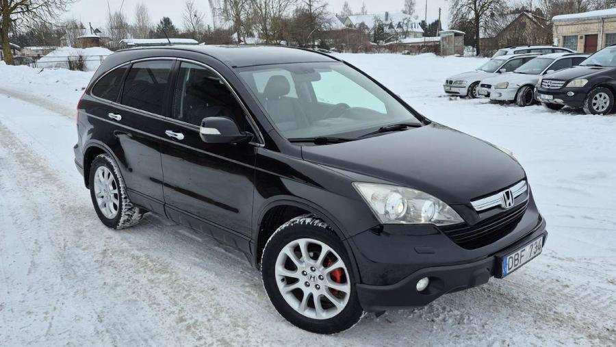Black Honda CR-V 2007 in Utena, with an engine capacity of 2.20 L and mileage of 400 thousand km for 3890 €, photo 3 on AUTOMOTO.COM.LV