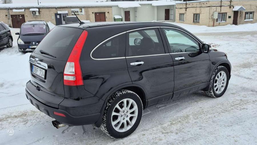 Black Honda CR-V 2007 in Utena, with an engine capacity of 2.20 L and mileage of 400 thousand km for 3890 €, photo 11 on AUTOMOTO.COM.LV