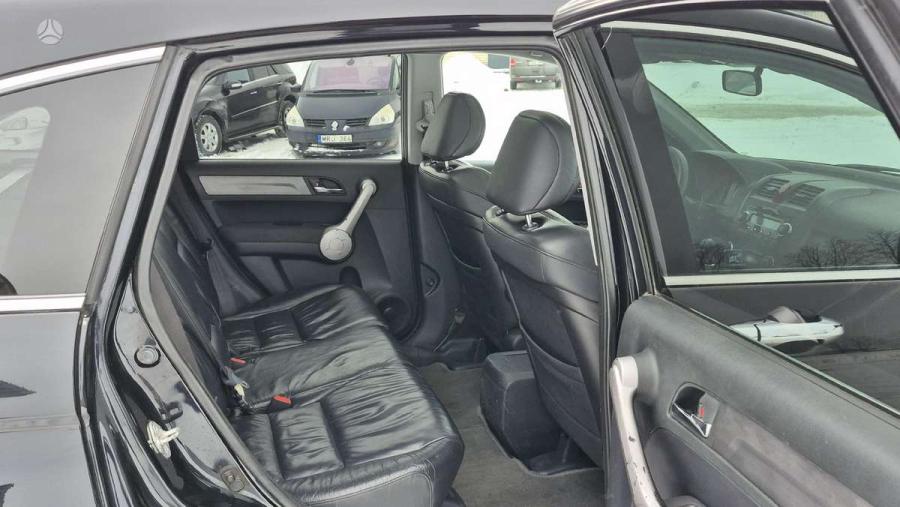 Black Honda CR-V 2007 in Utena, with an engine capacity of 2.20 L and mileage of 400 thousand km for 3890 €, photo 20 on AUTOMOTO.COM.LV
