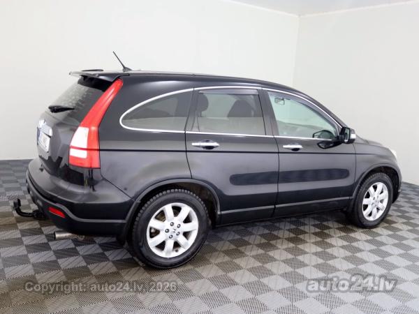 Black Honda CR-V 2007 in Tallinn, with an engine capacity of 2.00 L and mileage of 234 thousand km for 3799 €, photo 3 on AUTOMOTO.COM.LV