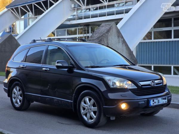Black Honda CR-V 2007 in Vilnius, with an engine capacity of 2.00 L and mileage of 349 thousand km for 2650 €, photo 2 on AUTOMOTO.COM.LV