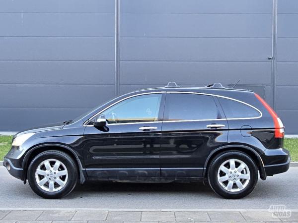 Black Honda CR-V 2007 in Vilnius, with an engine capacity of 2.00 L and mileage of 349 thousand km for 2650 €, photo 3 on AUTOMOTO.COM.LV