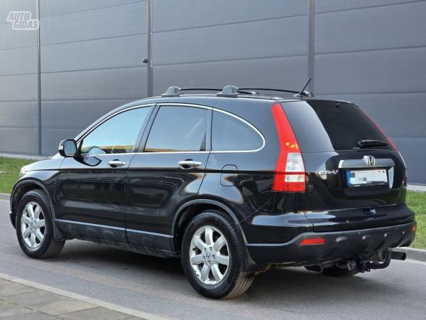 Black Honda CR-V 2007 in Vilnius, with an engine capacity of 2.00 L and mileage of 349 thousand km for 2650 €, photo 5 on AUTOMOTO.COM.LV