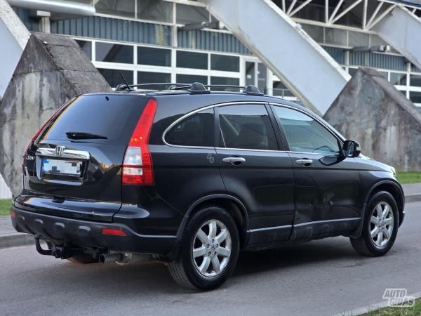 Black Honda CR-V 2007 in Vilnius, with an engine capacity of 2.00 L and mileage of 349 thousand km for 2650 €, photo 6 on AUTOMOTO.COM.LV