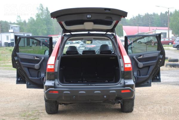 Melns Honda CR-V 2007 Rīga, ar dzinēja tilpumu 2.20 L un nobraukumu 225 tūkst. km par 6390 €, foto 8 vietnē AUTOMOTO.COM.LV