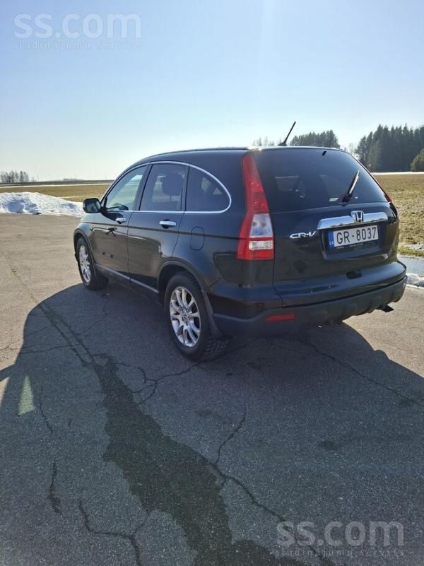 Black Honda CR-V 2007 in Riga, with an engine capacity of 2.20 L and mileage of 179 thousand km for 4800 €, photo 5 on AUTOMOTO.COM.LV