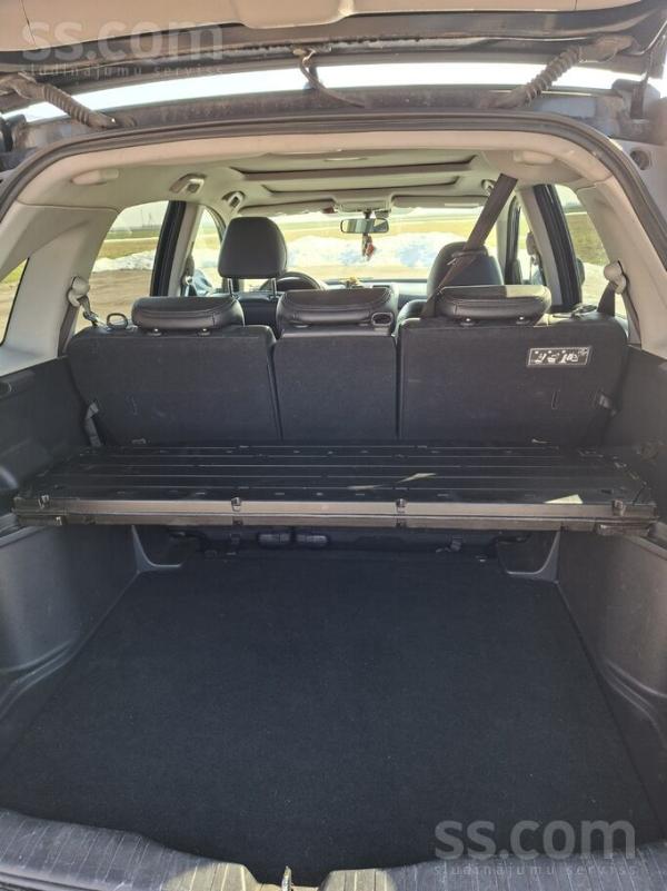 Black Honda CR-V 2007 in Riga, with an engine capacity of 2.20 L and mileage of 179 thousand km for 4800 €, photo 8 on AUTOMOTO.COM.LV