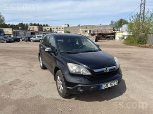 Black Honda CR-V 2007 in Riga, with an engine capacity of 2.00 L and mileage of 321 thousand km for 2100 €, photo 3 on AUTOMOTO.COM.LV