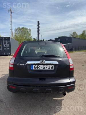 Black Honda CR-V 2007 in Riga, with an engine capacity of 2.00 L and mileage of 321 thousand km for 2100 €, photo 4 on AUTOMOTO.COM.LV