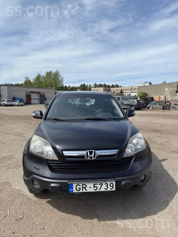 Melns Honda CR-V 2007 Rīga, ar dzinēja tilpumu 2.00 L un nobraukumu 321 tūkst. km par 2100 €, foto 1 vietnē AUTOMOTO.COM.LV