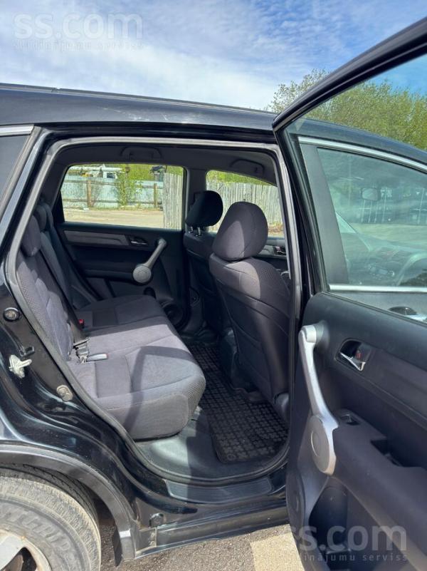 Melns Honda CR-V 2007 Rīga, ar dzinēja tilpumu 2.00 L un nobraukumu 321 tūkst. km par 2100 €, foto 6 vietnē AUTOMOTO.COM.LV