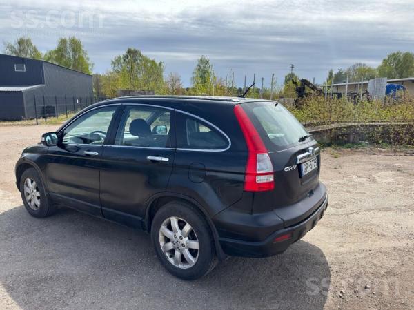 Melns Honda CR-V 2007 Rīga, ar dzinēja tilpumu 2.00 L un nobraukumu 321 tūkst. km par 2100 €, foto 8 vietnē AUTOMOTO.COM.LV