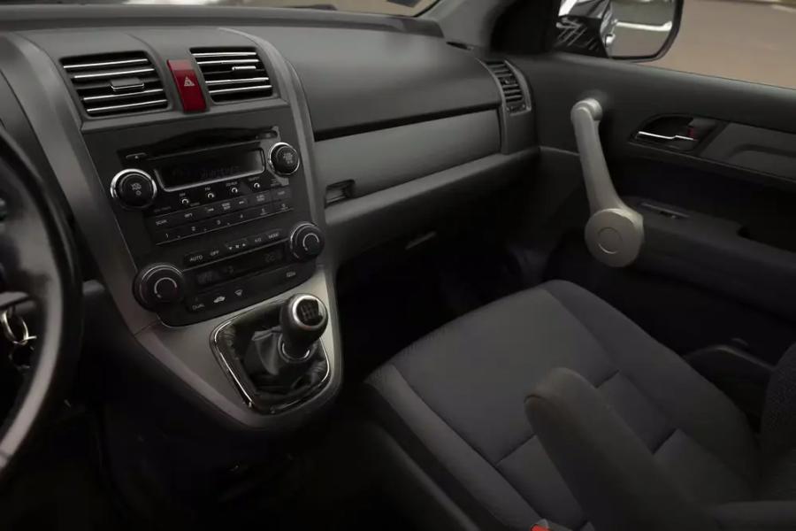 Melns Honda CR-V 2007 Jelgava, ar dzinēja tilpumu 2.20 L un nobraukumu 344 tūkst. km par 3600 €, foto 13 vietnē AUTOMOTO.COM.LV