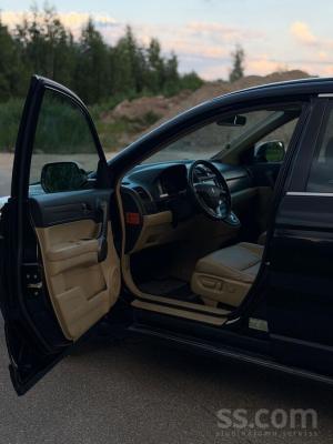 Black Honda CR-V 2007 in Tukums, with an engine capacity of 2.00 L and mileage of 153 thousand km for 5900 €, photo 8 on AUTOMOTO.COM.LV