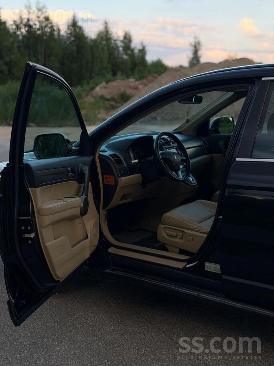 Black Honda CR-V 2007 in Tukums, with an engine capacity of 2.00 L and mileage of 153 thousand km for 5900 €, photo 8 on AUTOMOTO.COM.LV