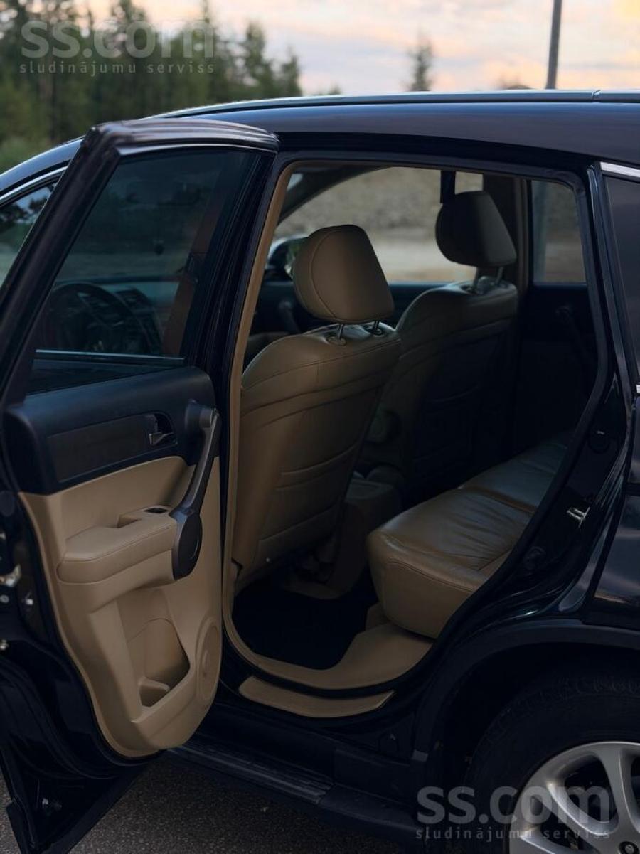 Black Honda CR-V 2007 in Tukums, with an engine capacity of 2.00 L and mileage of 153 thousand km for 5900 €, photo 9 on AUTOMOTO.COM.LV