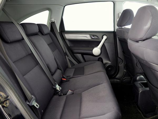 Melns Honda CR-V 2007 Tallina, ar dzinēja tilpumu 2.00 L un nobraukumu 249 tūkst. km par 2999 €, foto 7 vietnē AUTOMOTO.COM.LV