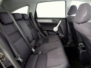 Melns Honda CR-V 2007 Tallina, ar dzinēja tilpumu 2.00 L un nobraukumu 249 tūkst. km par 2999 €, foto 15 vietnē AUTOMOTO.COM.LV