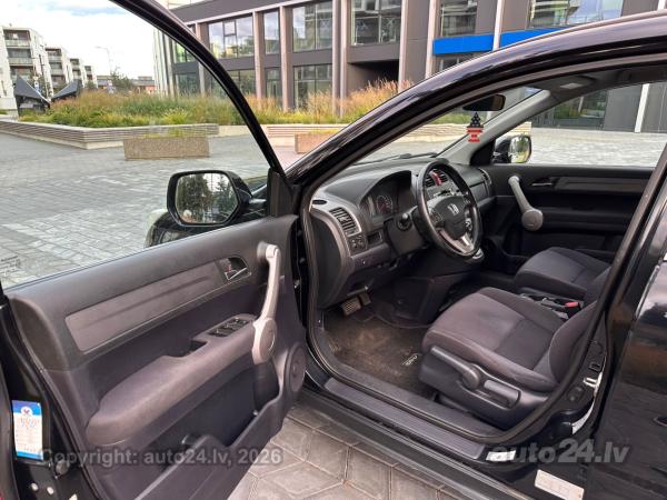 Black Honda CR-V 2007 in Tallinn, with an engine capacity of 2.00 L and mileage of 240 thousand km for 3350 €, photo 7 on AUTOMOTO.COM.LV