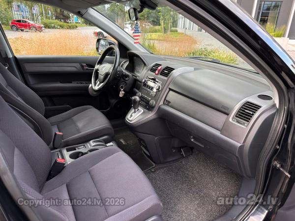 Black Honda CR-V 2007 in Tallinn, with an engine capacity of 2.00 L and mileage of 240 thousand km for 3350 €, photo 10 on AUTOMOTO.COM.LV
